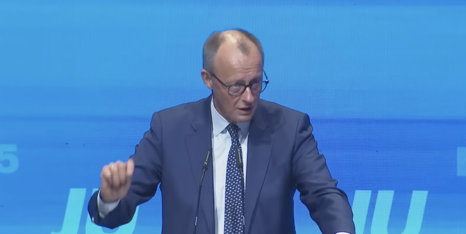 Hat Merz Geld von Weimer bekommen? Zu einem einfachen „Nein“ ist Merz ...